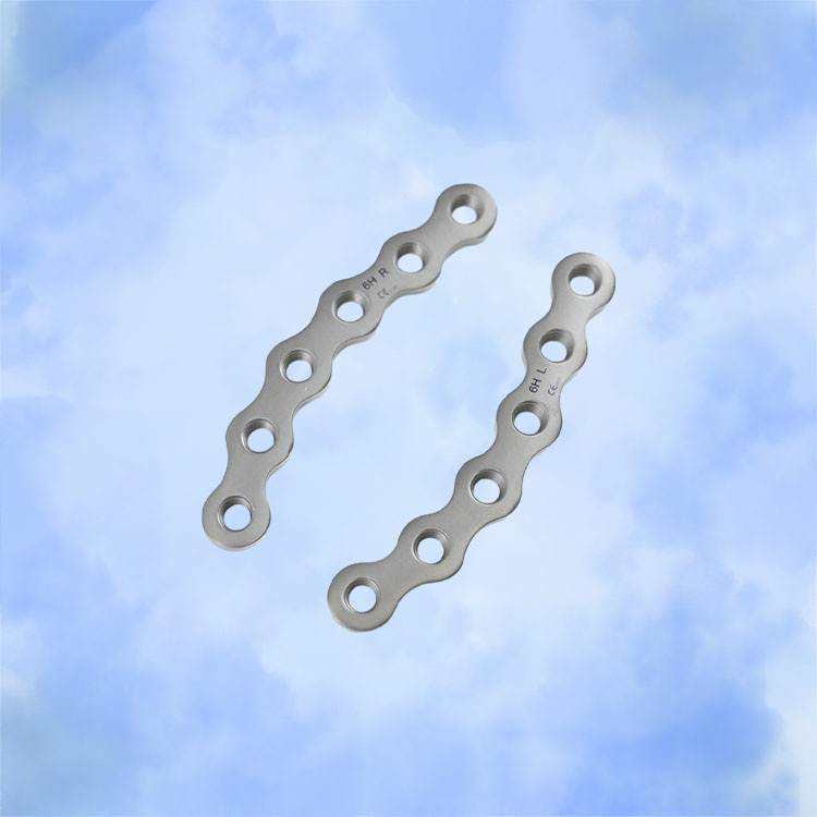 Distal Clavicle Plates for Versatile Clavicle Fracture.